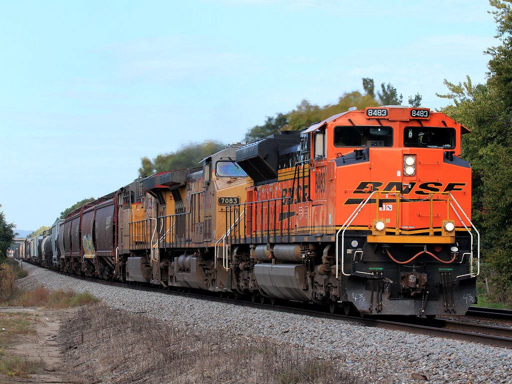 BNSF 8483